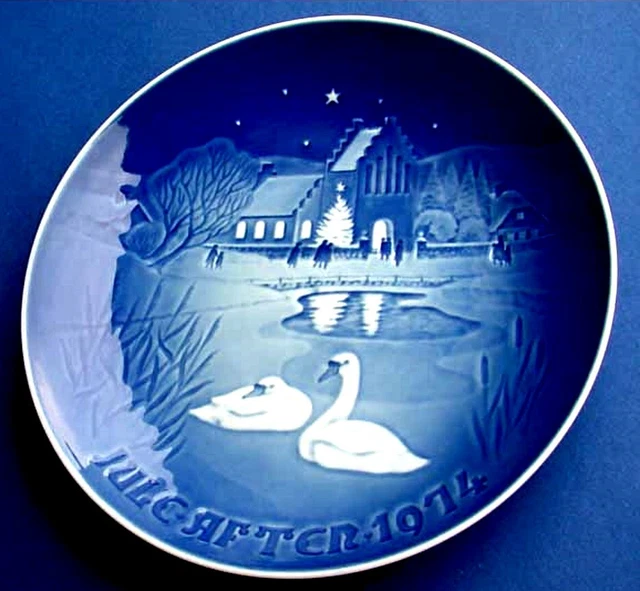 CHRISTMAS YEAR PLATE 1974 Bing & Grondahl Christmas IN The Village B207 ...