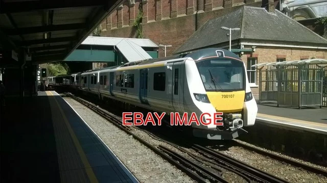 PHOTO CLASS 700 Unit 700107 New Thameslink Stock Passing Through ...