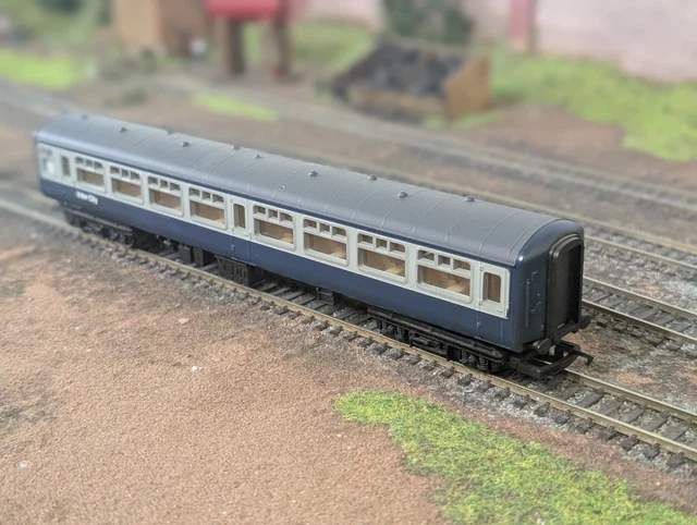 HORNBY INTERCITY BR Mk2 Coach In BR Livery OO Gauge £12.03 - PicClick UK