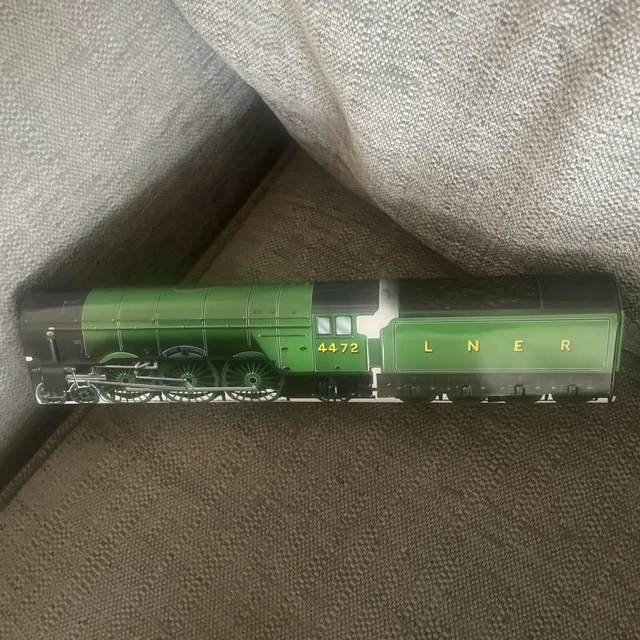 FLYING SCOTSMAN 4472 Lner Famous Steam Locomotive Shaped Biscuit Tin ...