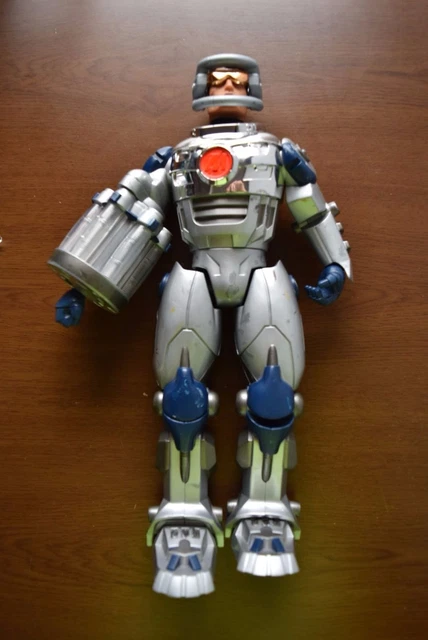 VINTAGE ACTION MAN HASBRO 2002 C031A- Megatron Robot FULLY WORKING £12. ...
