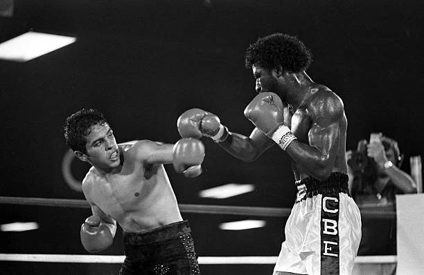 BOBBY CHACON THROWS A Punch V Cornelius Bozaedwards Old Boxing Photo 4 ...