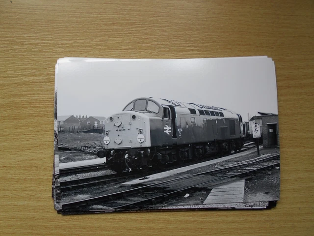 BRITISH RAIL CLASS 40 Diesel Locomotive Photographs Set of 29 £2.99 ...