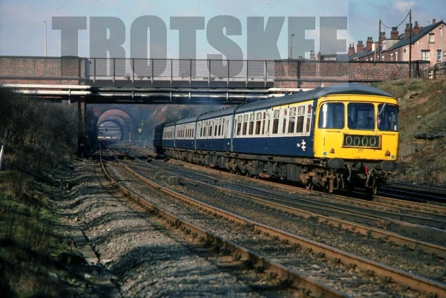 35MM SLIDE BR British Rail Diesel DMU Class 124 Neville Hill 1978 Original £20.00 - PicClick UK