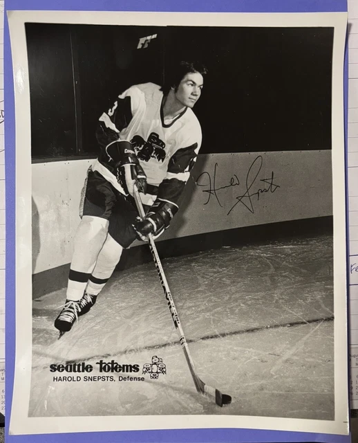RARE HAROLD Snepsts Signed 8x10 Seattle Totems CHL 74-75 For 19 Games ...