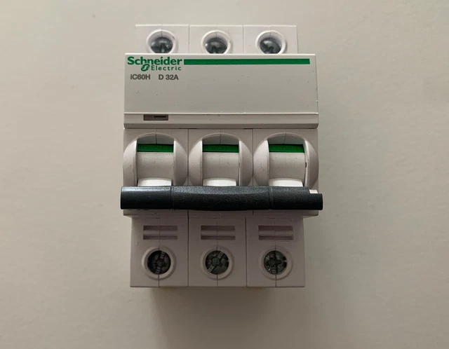 SCHNEIDER ACTI9 IC60H D 32A Triple Pole £67.99 - PicClick UK