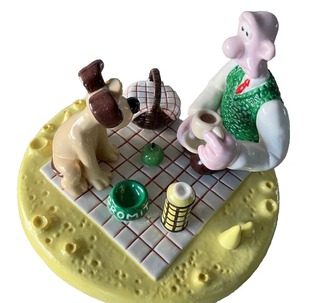 A GRAND DAY out wallace and gromit coalport figurine-picnic on the moon ...