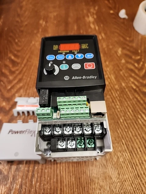 ALLEN-BRADLEY 22A-D2P3N104 SERIES A Powerflex 4 Drive 0.75kW/1.0HP 380 ...