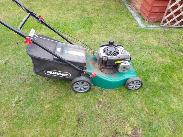 QUALCAST SELF-PROPELLED LAWNMOWER Briggs & Stratton Engine £24.04 ...