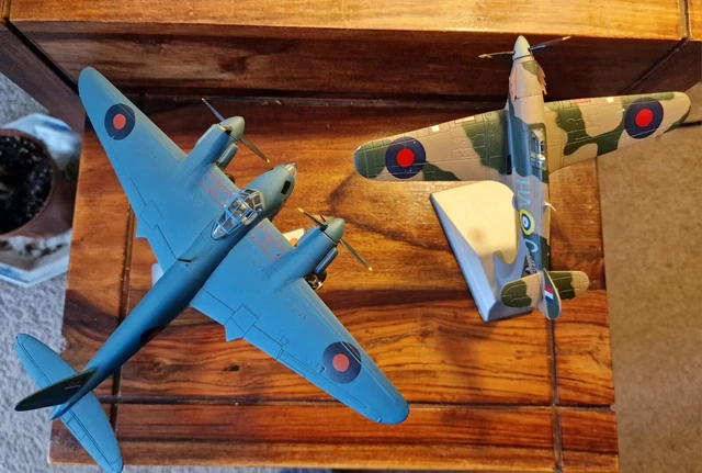 2 SCALE MODEL RAF WW2 Model Aircraft, Spitfire And Mosquito On Stands £ ...