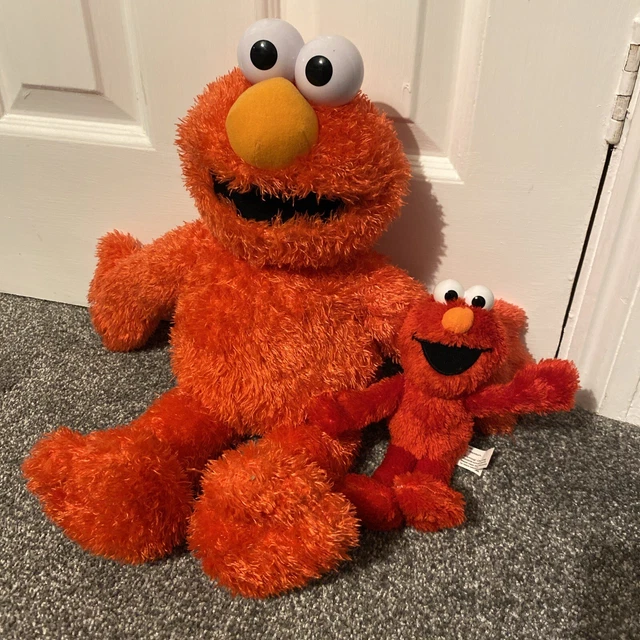 SESAME STREET TICKLE me elmo toy Working With Mini Elmo Soft Toy £12.50 ...