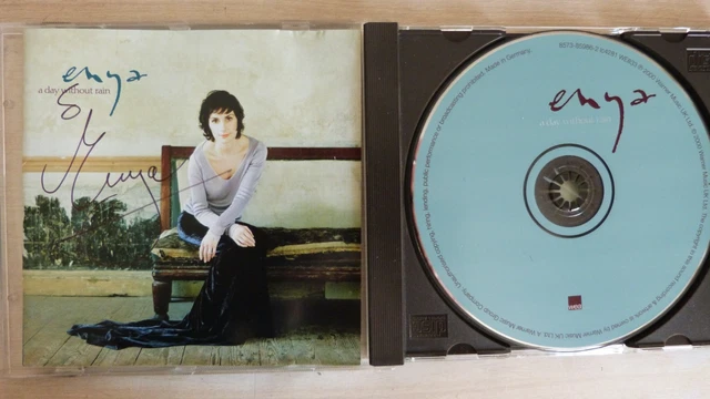 AUTOGRAPHE ORIGINAL SIGNED de la Chanteuse Irlandaise ENYA sur Jacket ...