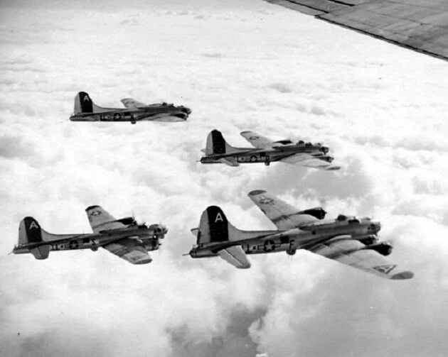 FORMATION OF BOEING B-17 Flying Fortress on a bomb run 8x10 WWII WW2 ...