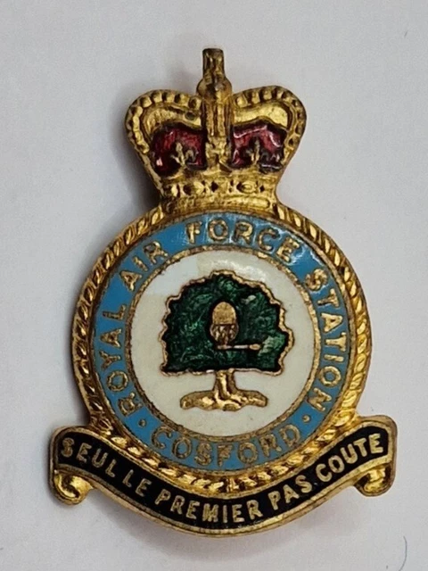 RAF QUEENS CROWN Royal Air Force Station Cosford Enamel Pin Badge £8.99 ...