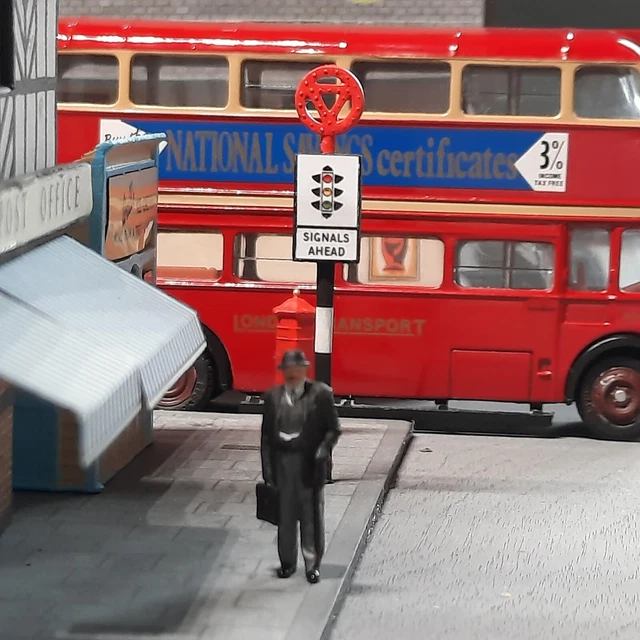 OO GAUGE PRE Worboys Road Sign Decal Kit Signals Ahead No Waiting Low ...