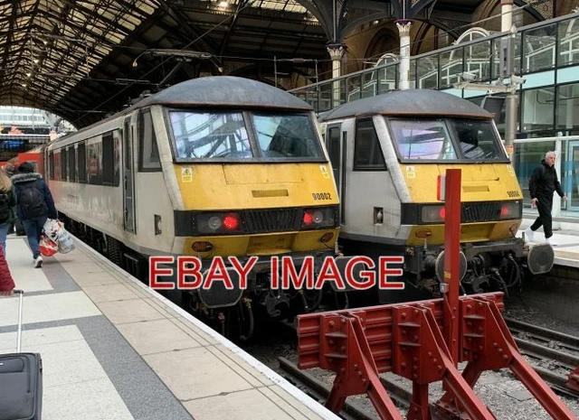 PHOTO CLASS 90 Locomotives At Liverpool Street Station In Less Than A ...