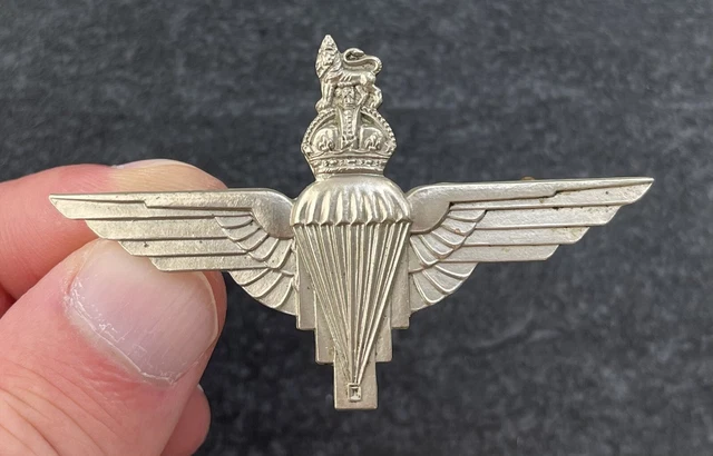 GENUINE WW2 PARACHUTE Regiment Airborne Gaunt Made Cap Badge £50.00 ...