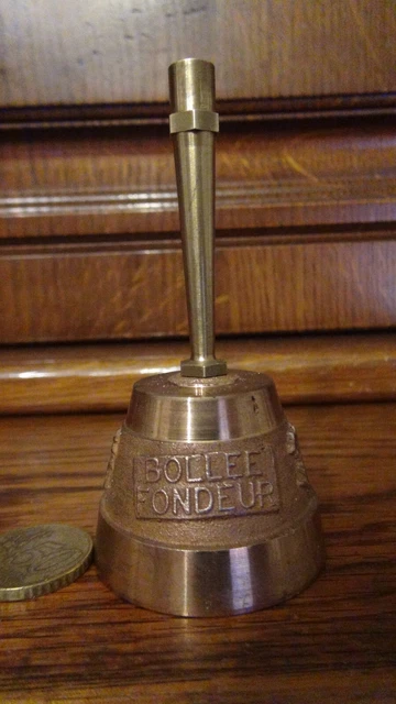 CLOCHE DE TABLE en BRONZE de BOLLEE FONDEUR de 9 cm de haut 4,7 cm de ...