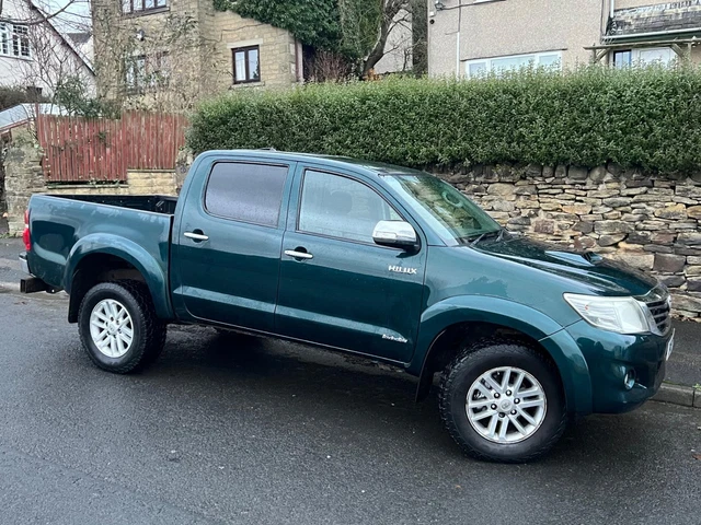 2012 TOYOTA HILUX Invincible Double Cab D/C 3.0 D4-D Manual 4X4 Green £ ...