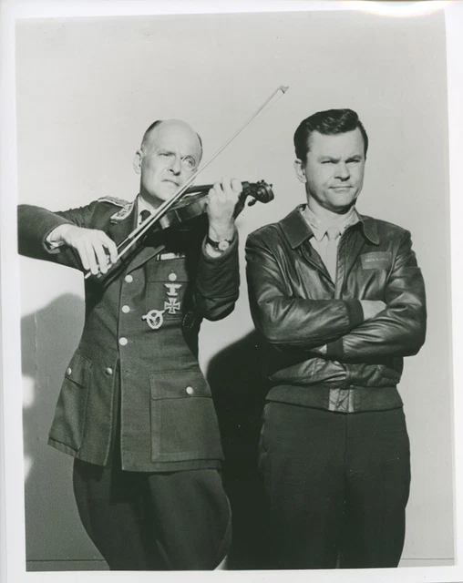 HOGAN'S HEROES 8X10 Publicity Photo Colonel Klink Joue Violon pour Bob ...