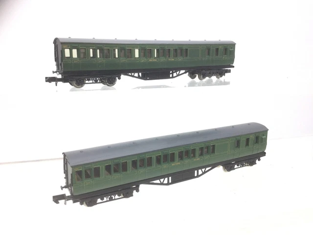 GRAHAM FARISH NR61S N Gauge SR Green Suburban Coach 2697 x2 £30.00 ...