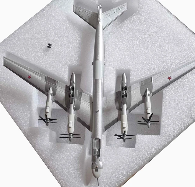 MODELLO AEREO BOMBARDIERE Tupolev TU-95MS Bear H Russo 1/200 Metallo ...