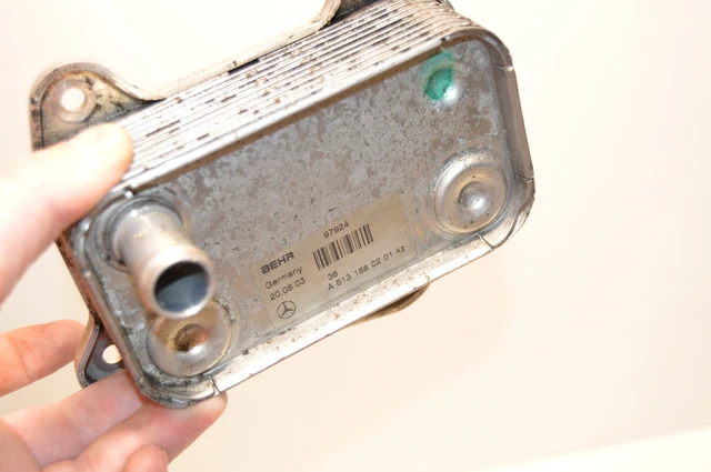 MERCEDES BENZ W211 E320CDI Enfriador de Aceite A6131880201 EUR 13,89 ...