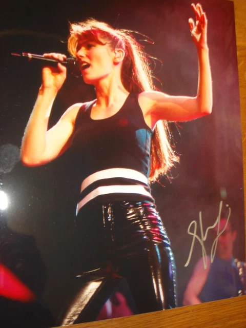 SHANIA TWAIN GREAT colour on-stage 10x8" photo hand-signed by Shania ...