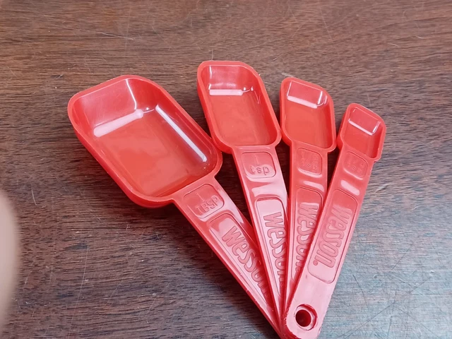 VINTAGE 1987 FLECK Co. WESSON Measuring Spoon Set 4 Red Plastic USA Pre ...