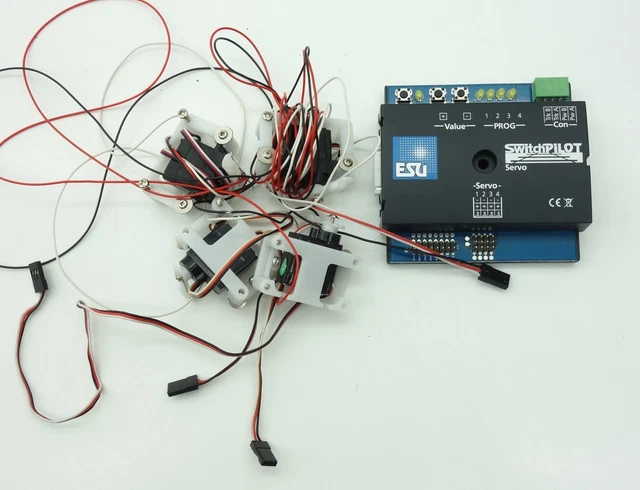 ESU - 51822 - Switch Pilot + 4 x Esu Servo 51804 / 4 W 626 EUR 67,65 ...