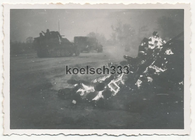 FOTO SCHÜTZENPANZER LKW und Krad im Kampfgebiet an der Ostfront 7 ...