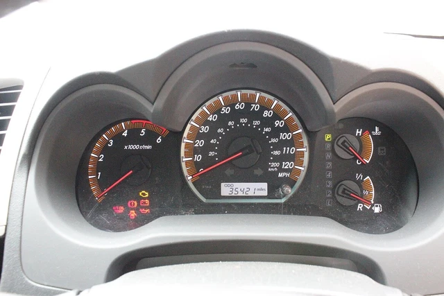 TOYOTA HILUX 2011-2016 3.0 Auto/Man Instrument Cluster Speedometer ...