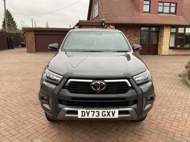 2023 73 REG Toyota Hilux 2.8 D-4D Invincible X Double Cab Pickup Auto £ ...