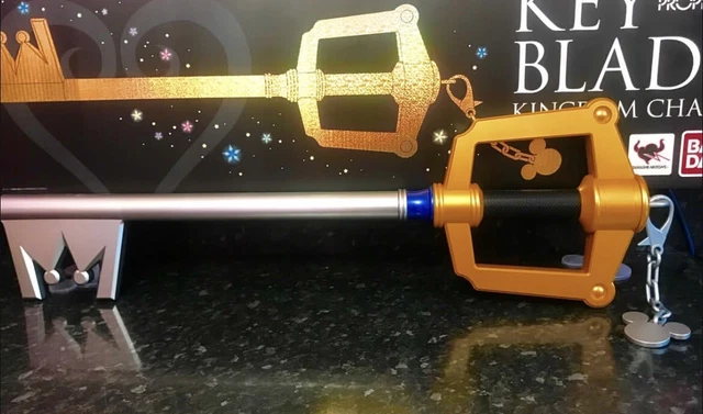 KINGDOM HEARTS OFFICIAL kingdom chain PROPLICA Keyblade £500.00 ...