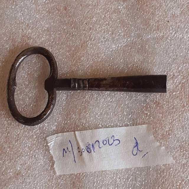 ANCIENNE CLÉ DE remontage de pendule carré 4mm EUR 6,00 - PicClick FR