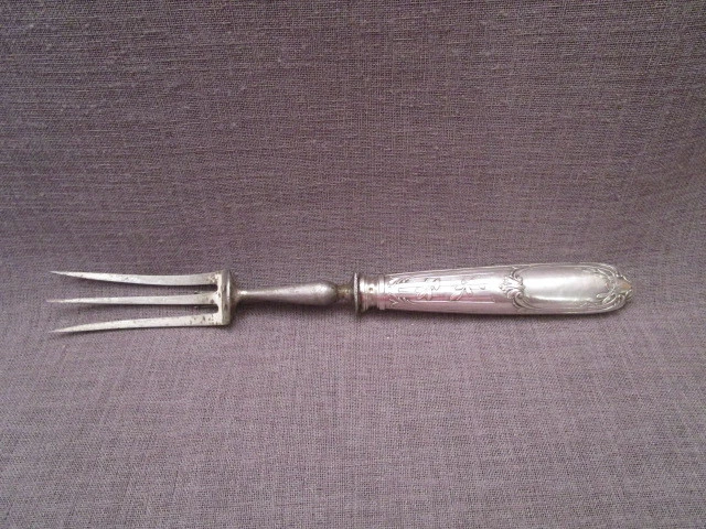 FOURCHETTE A DÉCOUPER ancienne en acier et manche argent EUR 22,00 ...