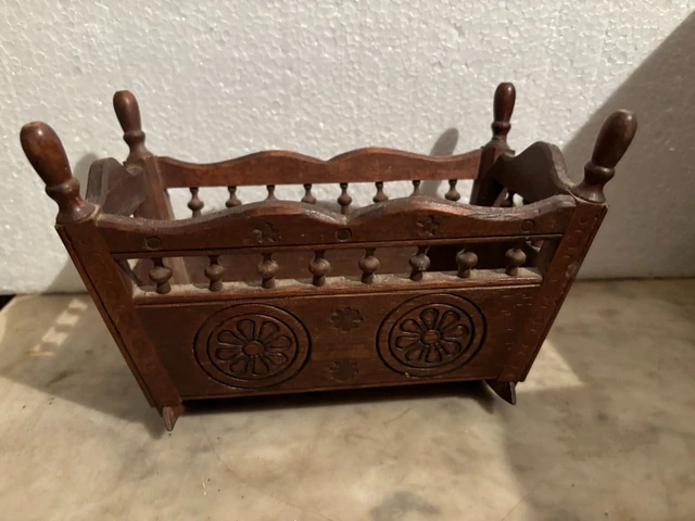ANCIEN MEUBLE BERCEAU breton en bois pour santon Poupée Noël Collection Crèche EUR 15,00 ...