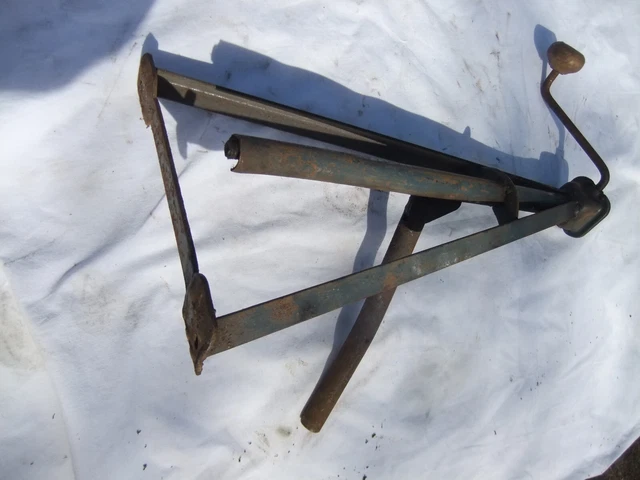 VINTAGE CLASSIC CAR triangular screw jack with covered geared top. Ford ...