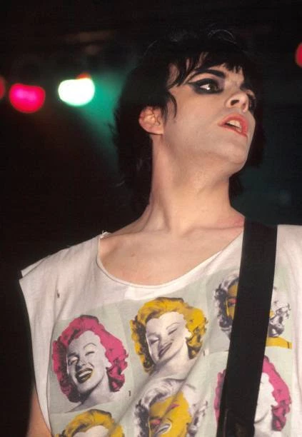 RICHEY EDWARDS AND Manic Street Preachers Performing 1990s Old Music ...