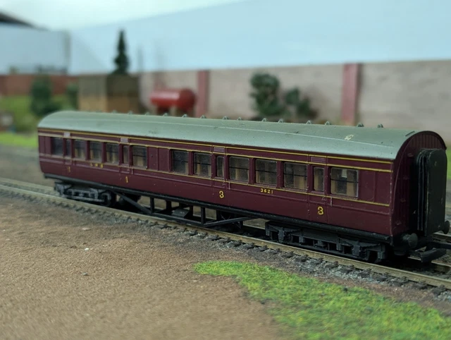 MAINLINE LMS 57' 1st / 3rd Class Corridor Maroon 3621 37109 OO Gauge ...