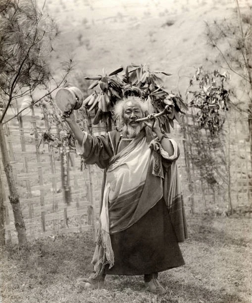 MEDICAL LAMA FROM one of the Lhasa monasteries Bhutan 1905 OLD PHOTO £5 ...