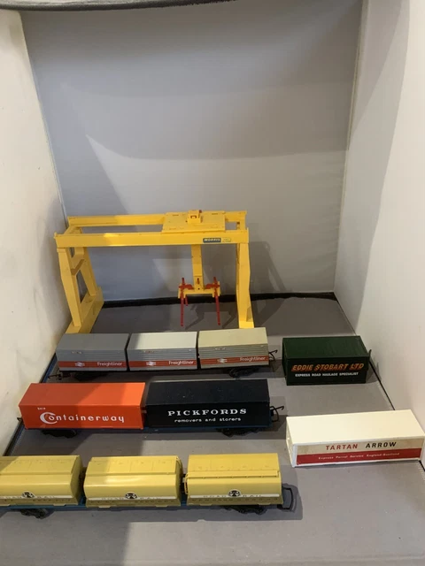 3 X TRIANG Hornby OO Gauge Freightliner Container wagons + 2 containers ...