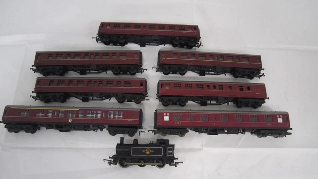 VINTAGE TRI-ANG BR 47606 Steam Locomotive Train With 7 Carriages ...
