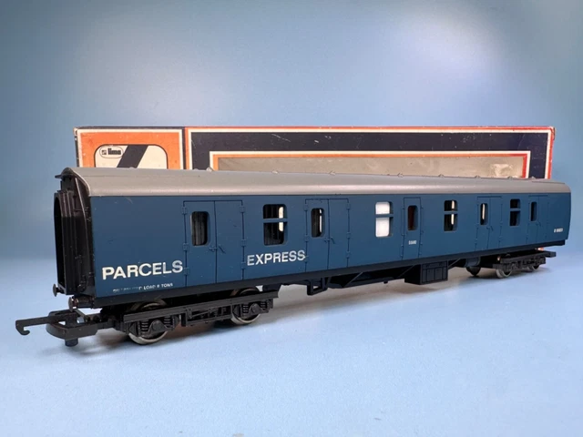 LIMA 305341 PARCELS Express Coach B80855 Blue - UNUSED - OO GAUGE £20. ...