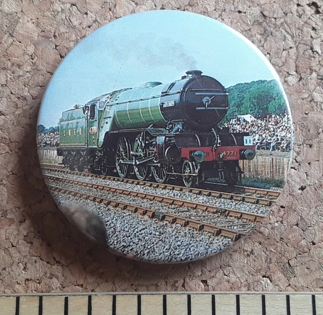 VINTAGE LOCOMOTIVE PIN Badge LNER Class V2 4771 Green Arrow Train £1.95 ...