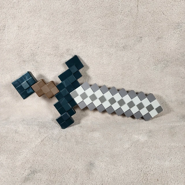 MINECRAFT DUNGEONS DIAMOND Sword Deluxe Plastic Roleplay Toy Sound ...