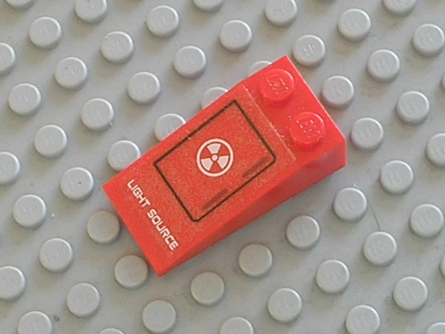 LEGO RED SLOPE 18 4x2 LIGHT SOURCE Sticker Ref 30363pb011L 7701stk01 ...