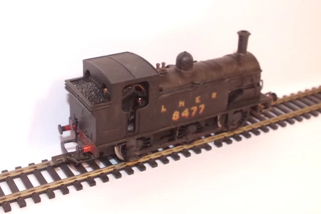 RAILWAY MODEL HORNBY R252 LNER J83 8477 NBR 0-6-0T Loco Repainted Black ...