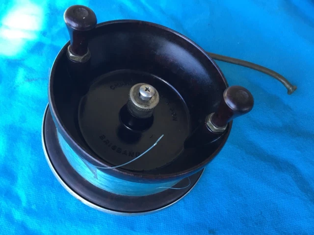 ORIGINAL CHARLES ALVEY, Bakelite 550/A1 Fishing Reel, 13cm across ...