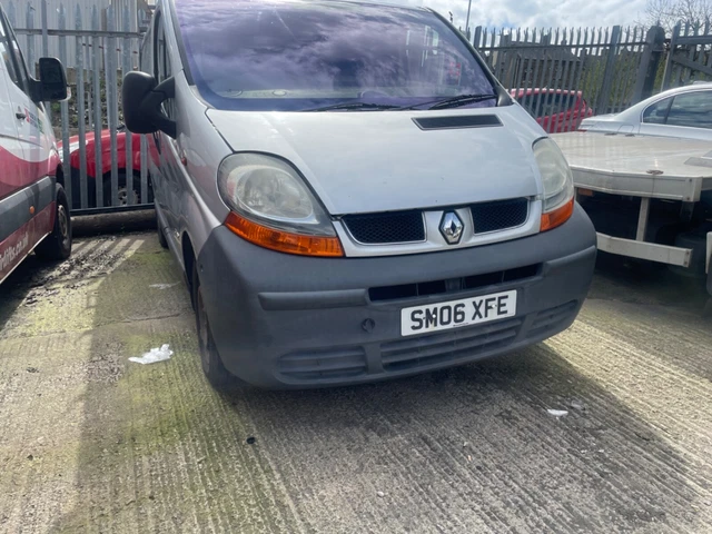 SILVER RENAULT TRAFIC van £300.00 - PicClick UK
